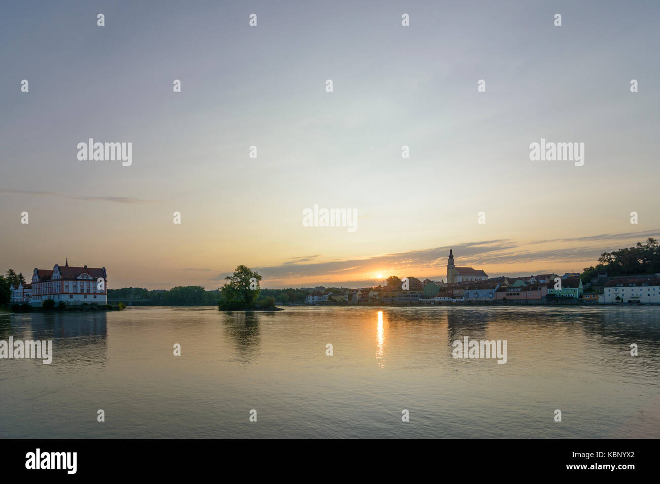 river Inn, town Schärding, castle Schloss Neuhaus am Inn, Schärding ...