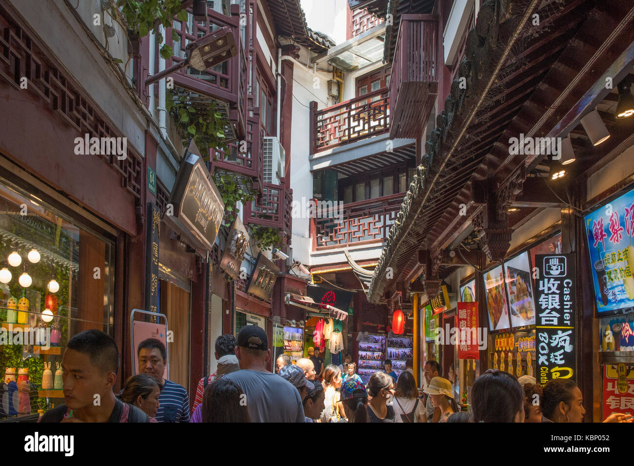 Shops in old bazaar hi-res stock photography and images - Alamy