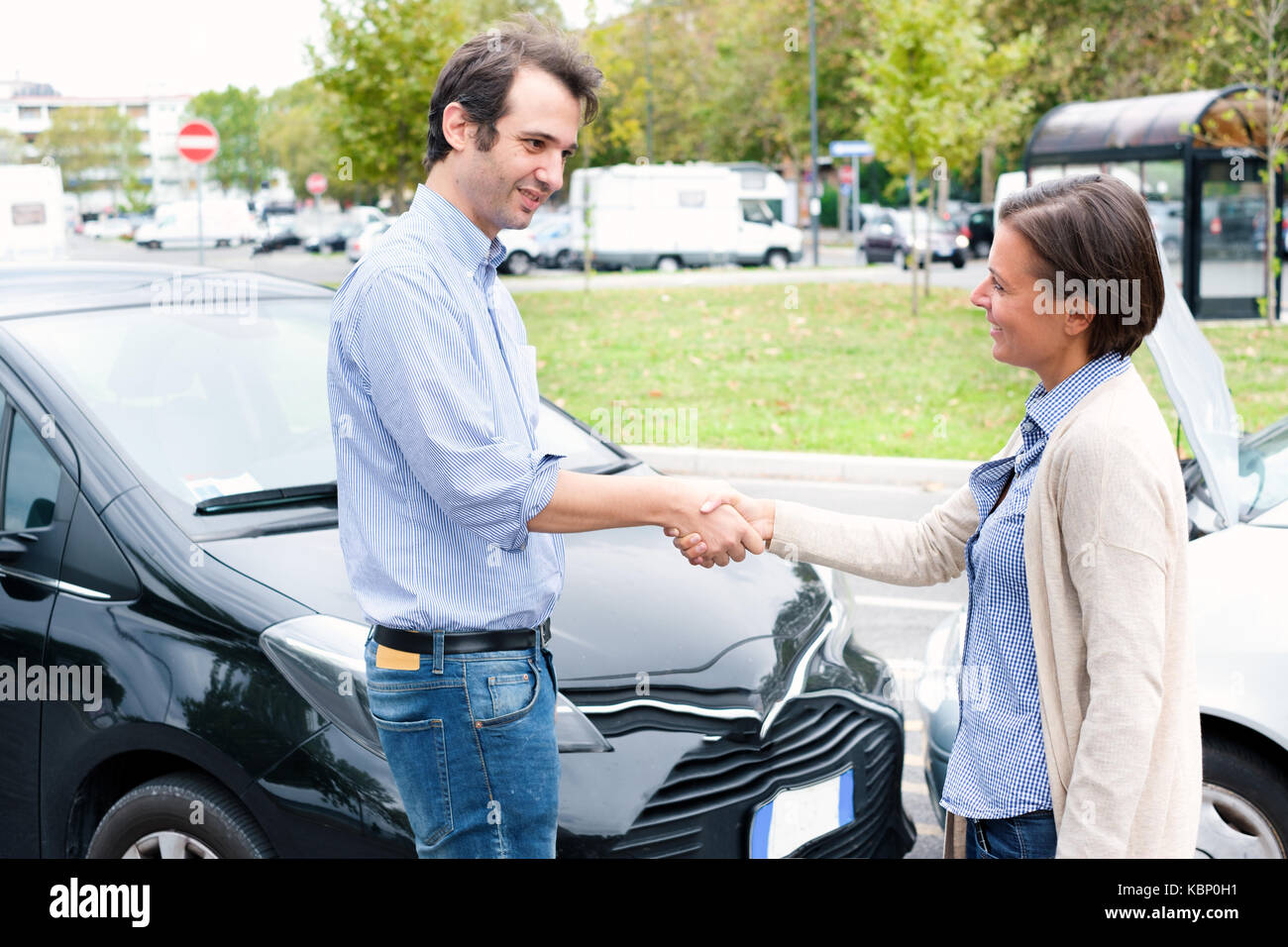 Car Handshake Stock Photos & Car Handshake Stock Images - Alamy