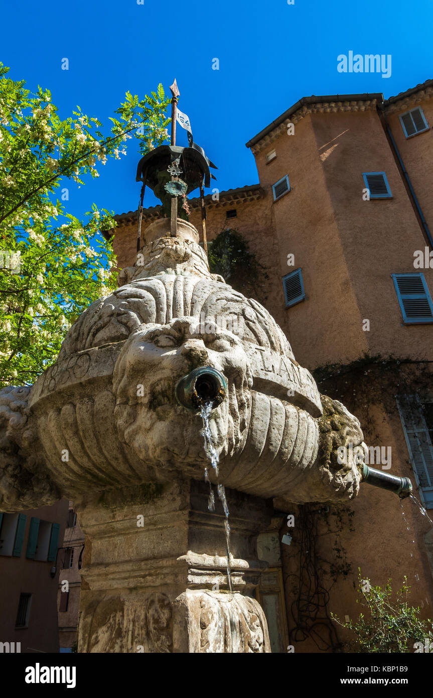 La Fontaine des Deux Places Village Cotignac Provence Verte Provence ...