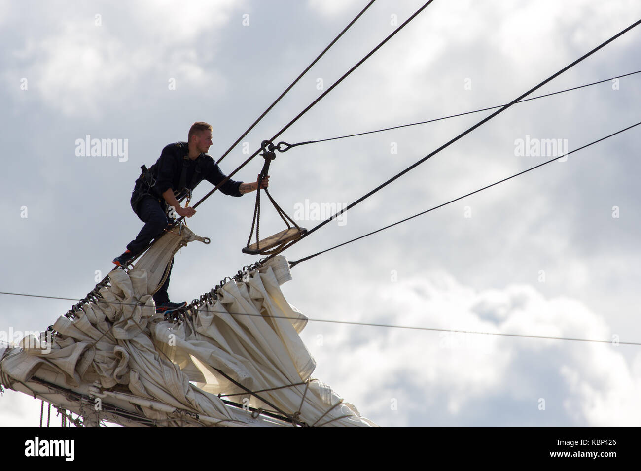 Navy climbing rigging sailor hi-res stock photography and images - Alamy