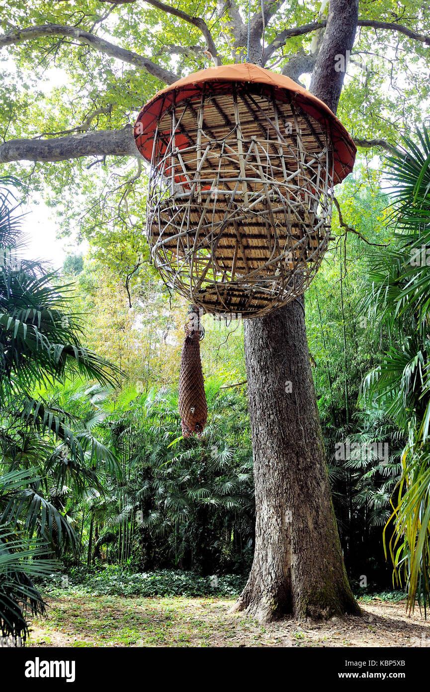 Eye Dear home imagined and built by Mickaël Raimbault in the bamboo ...