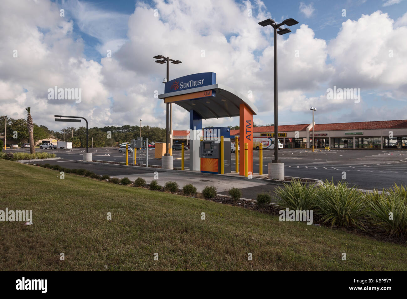 Drive Thru Atm Stock Photos & Drive Thru Atm Stock Images - Alamy