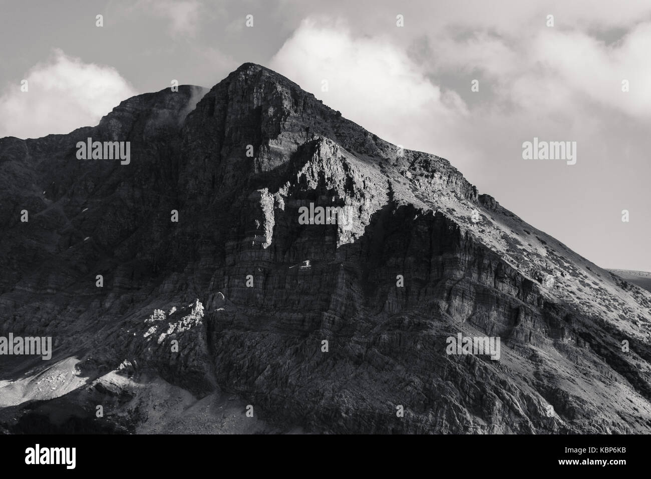 Huge mountains in distance hi-res stock photography and images - Alamy