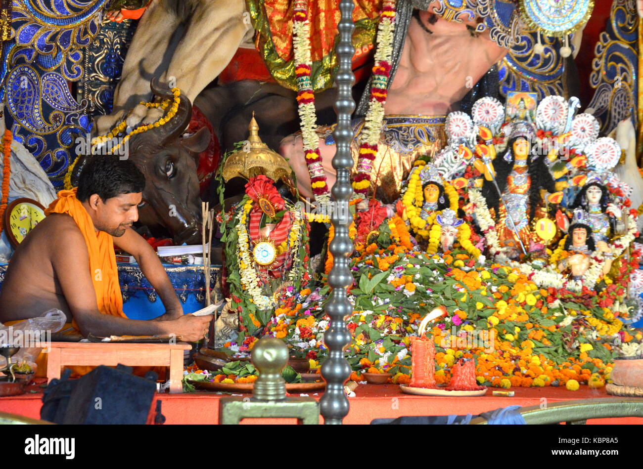 Brahmin rituals hi-res stock photography and images - Alamy