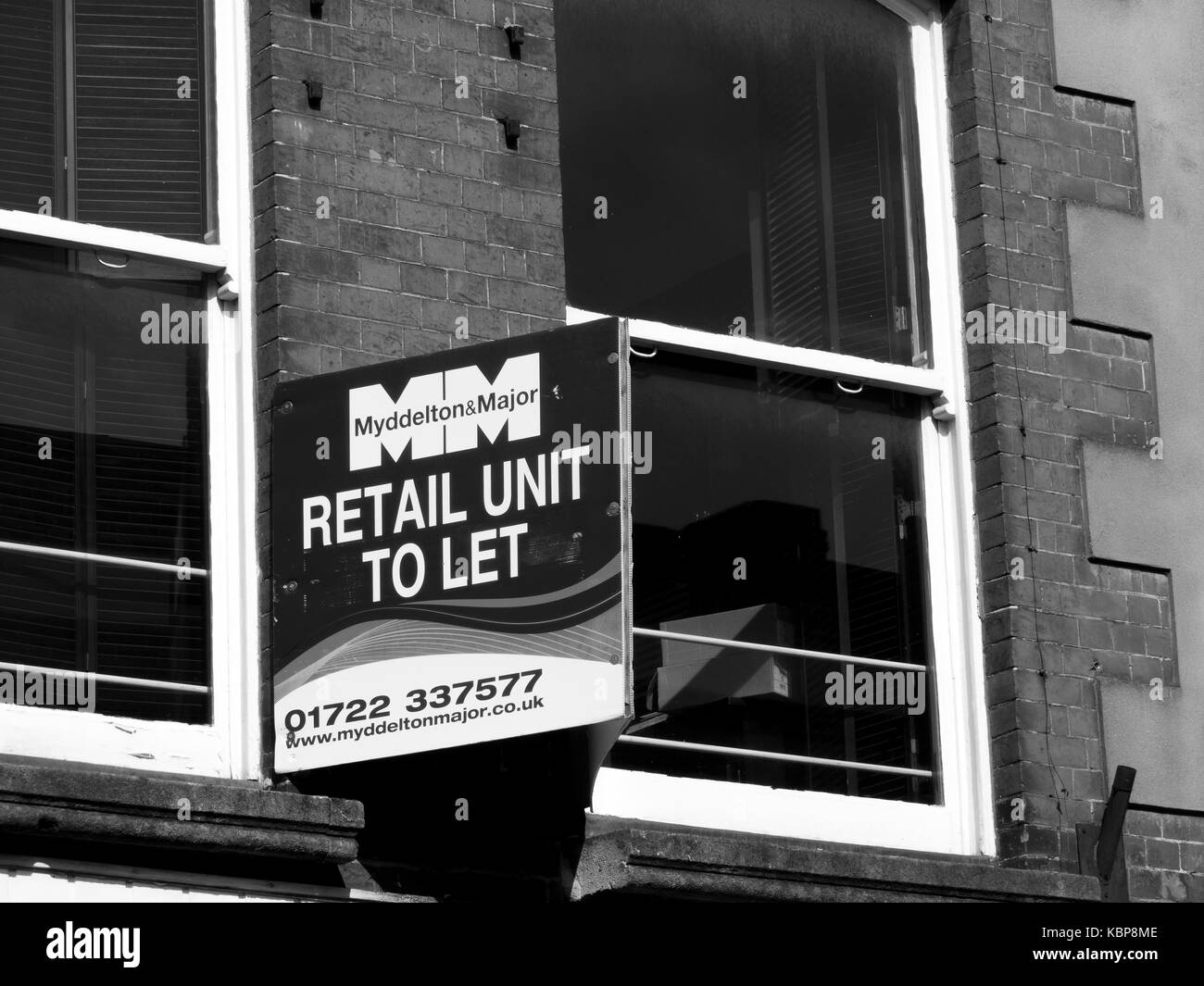 To let shop window Black and White Stock Photos & Images - Alamy