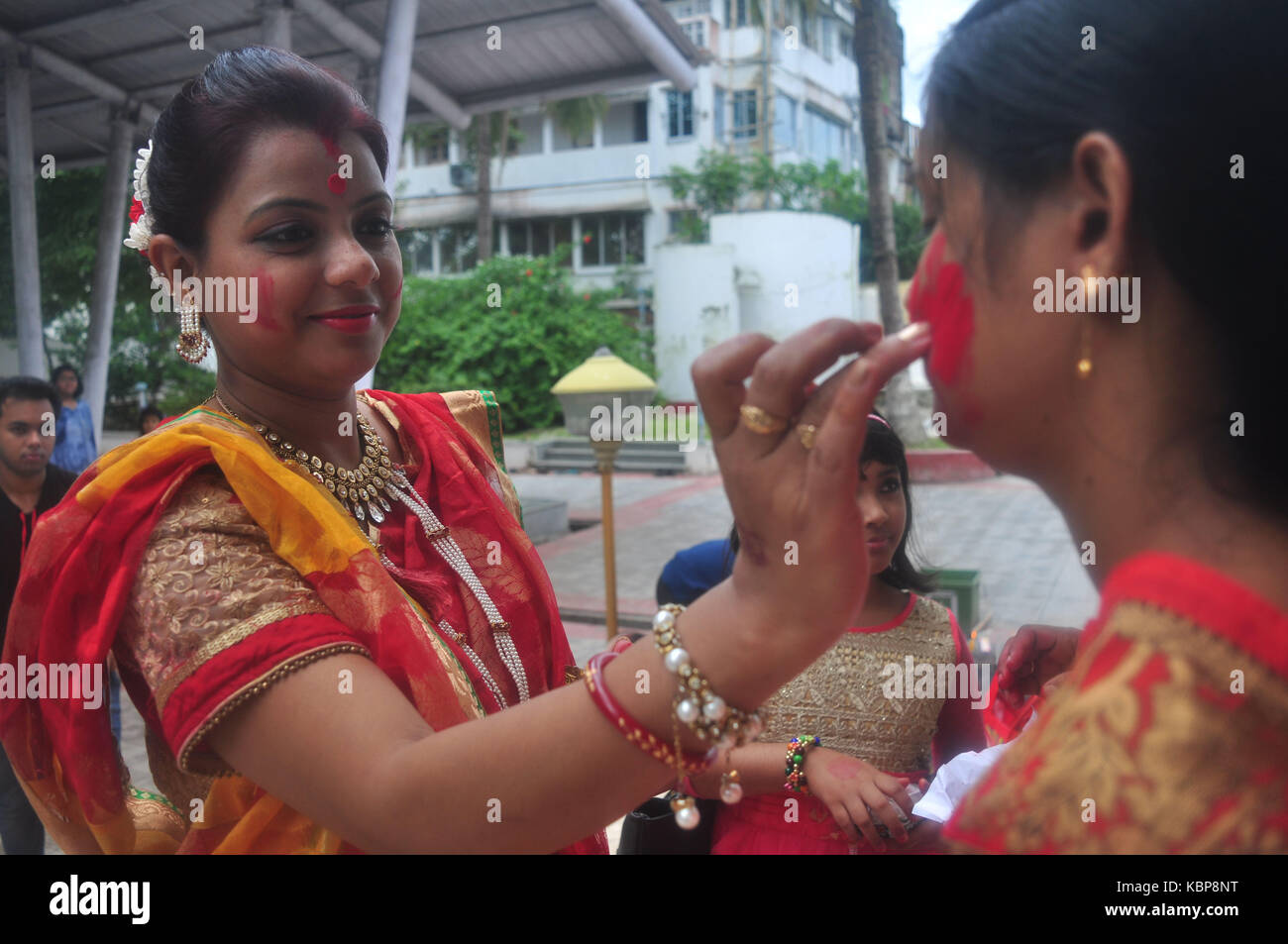 Agartala, India. 30th Sep, 2017. Hindu women smear vermilion powder on ...