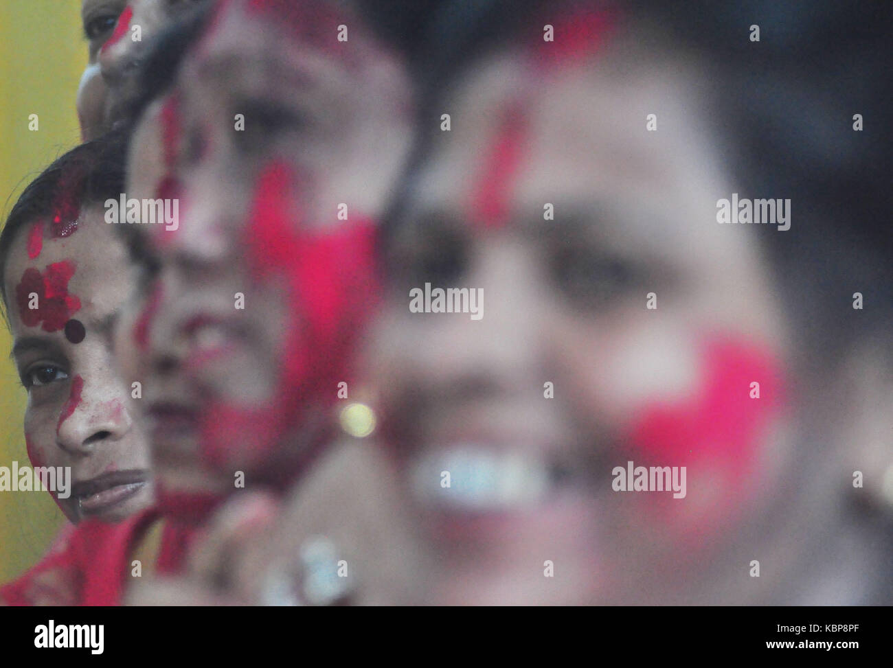 Agartala, India. 30th Sep, 2017. Hindu women smear vermilion powder on ...