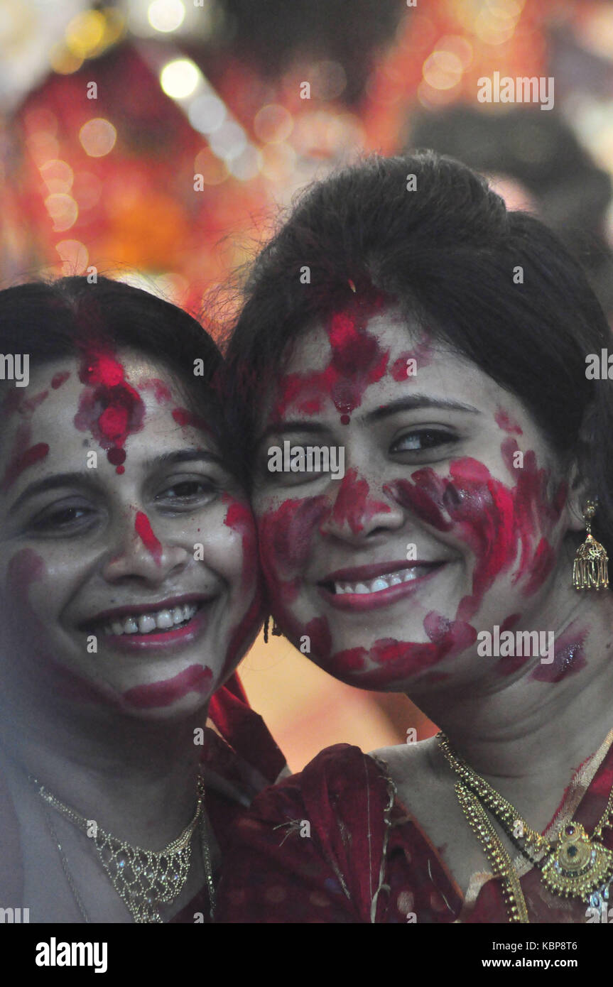 Agartala, India. 30th Sep, 2017. Hindu women smear vermilion powder on ...