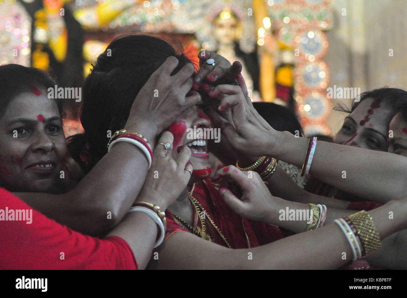 Agartala, India. 30th Sep, 2017. Hindu women smear vermilion powder on ...