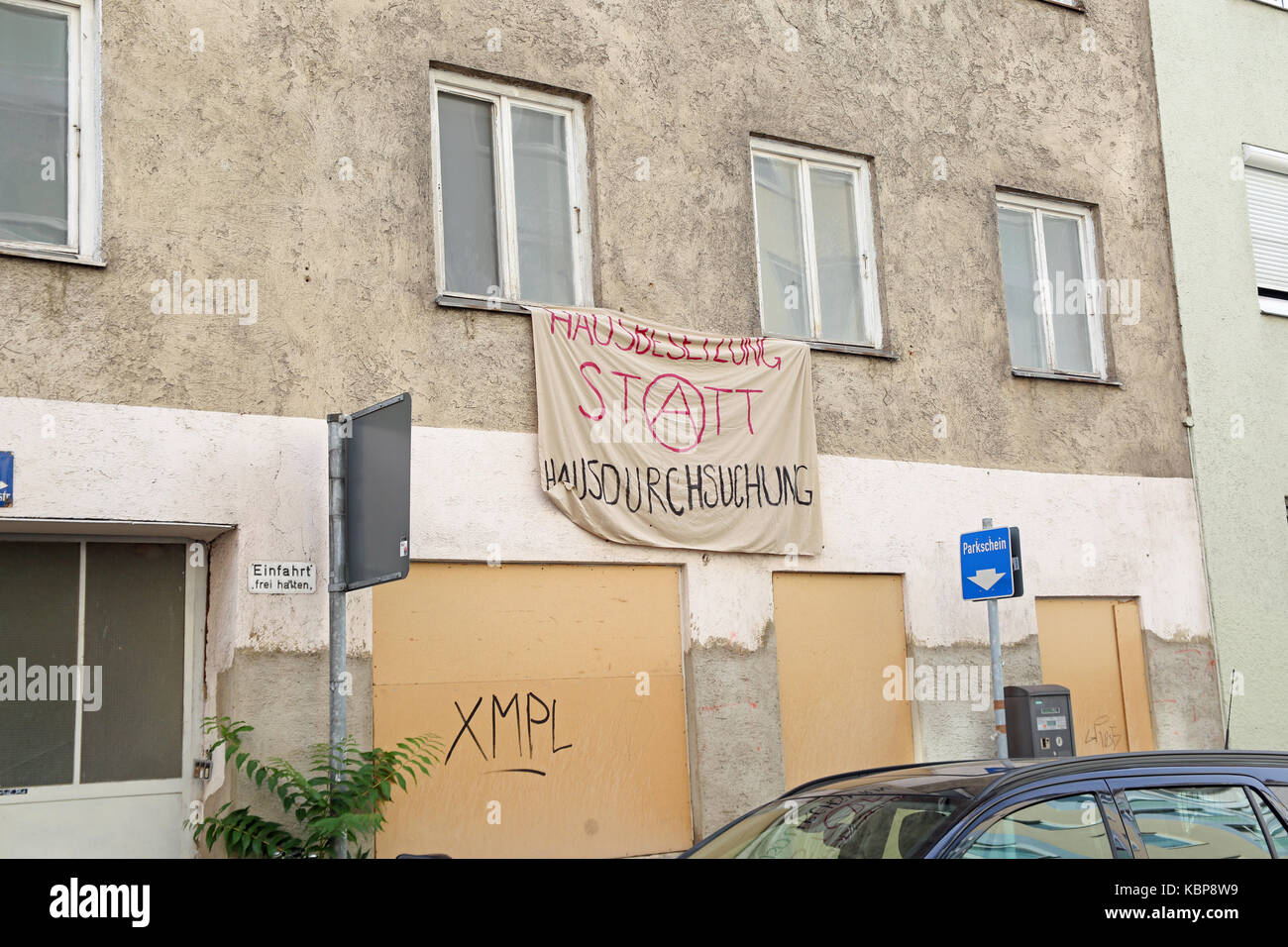 Munich, Germany. 30th Sep, 2017. Banner hanging at the building. In the ...
