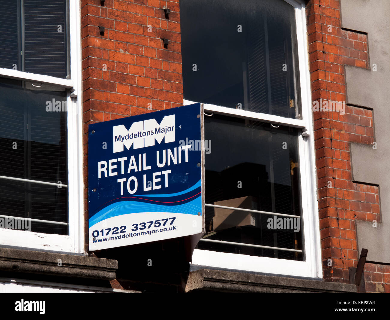 Retail unit to let estate agent advertising sign over vacant shop ...