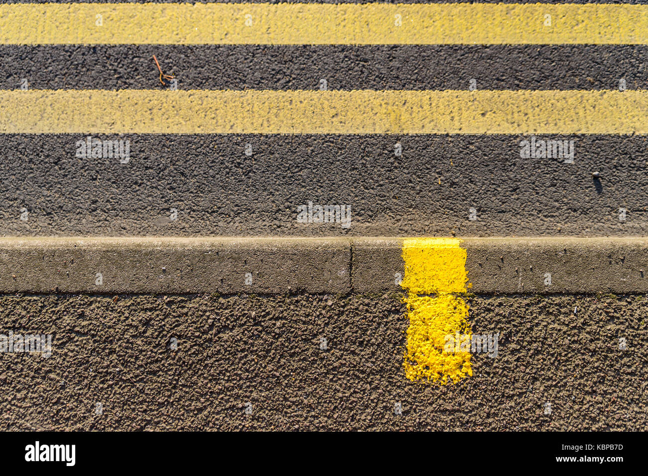Closeup view yellow road marking line Stock Photo - Alamy