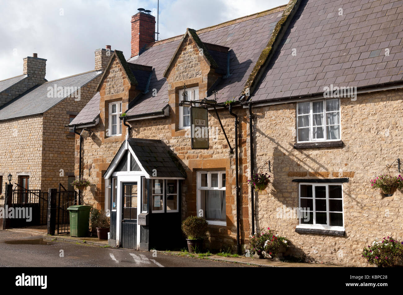 Eastcote hi-res stock photography and images - Alamy