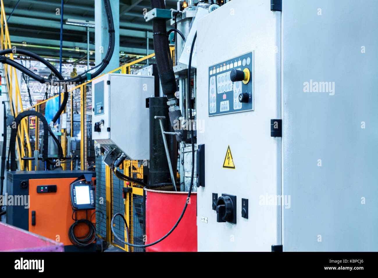 Smart robotic automobile production hi-res stock photography and images ...