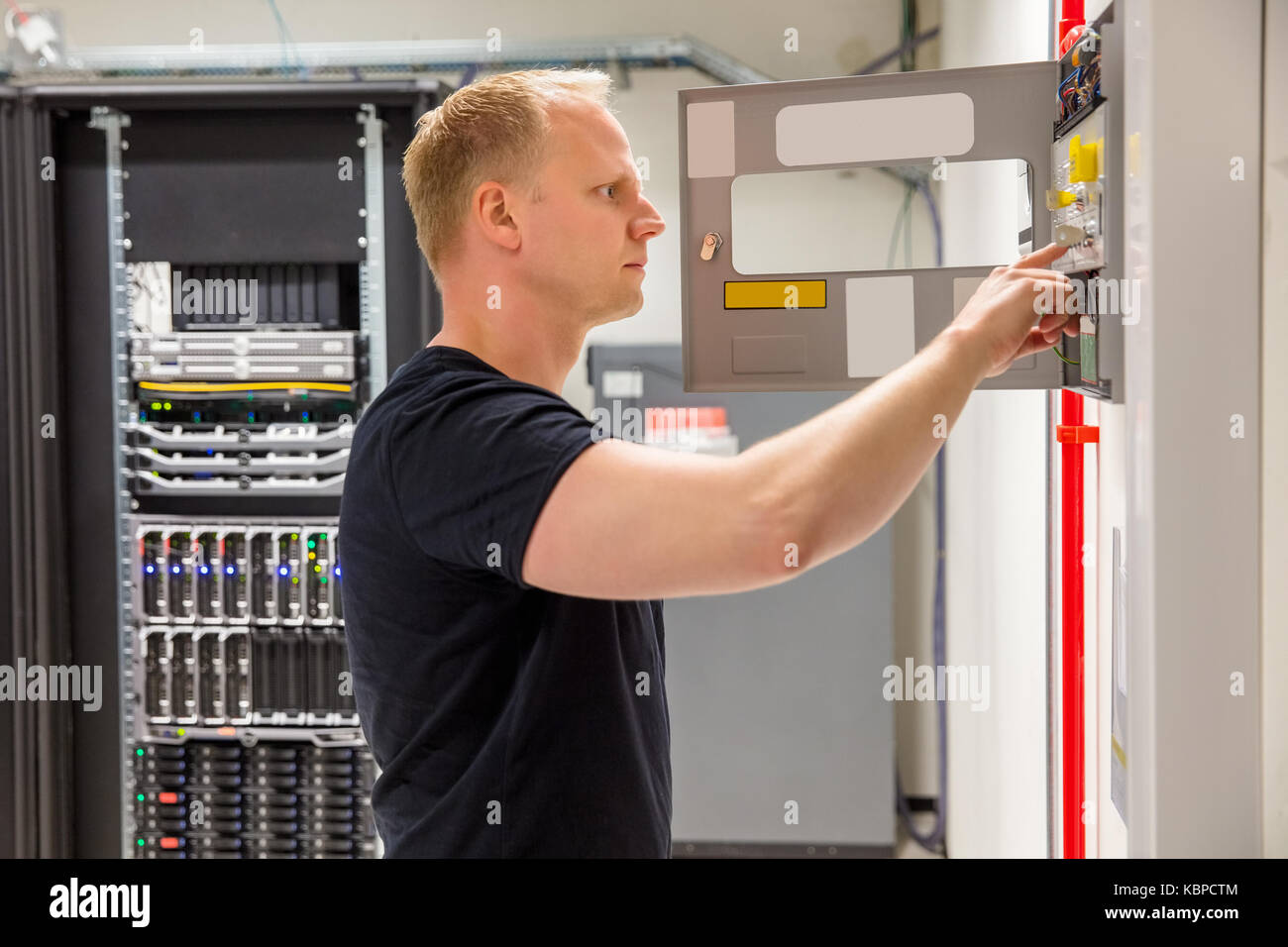 Checking network hi-res stock photography and images - Alamy