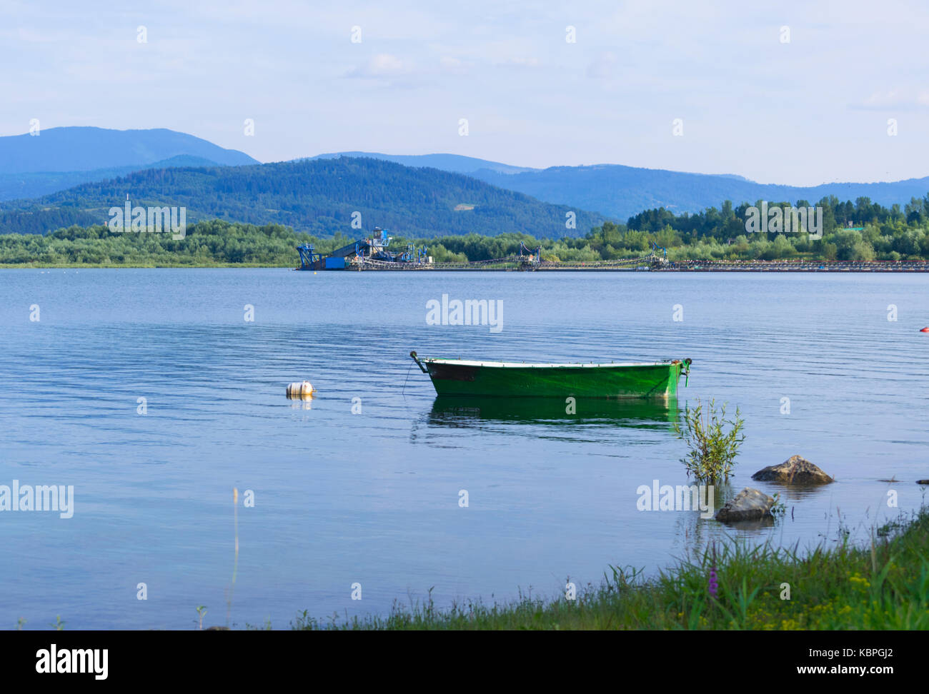 Row boat tied to shore water hi-res stock photography and images - Alamy