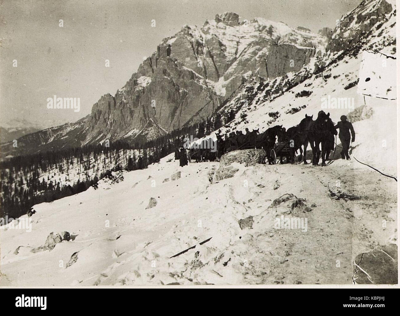 Antransport von Munition auf den Valparola Sattel, 28.9.1915. (BildID ...