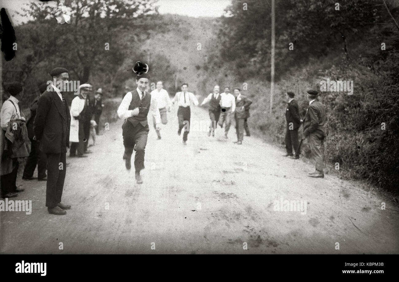 Grupo de hombres hi-res stock photography and images - Alamy