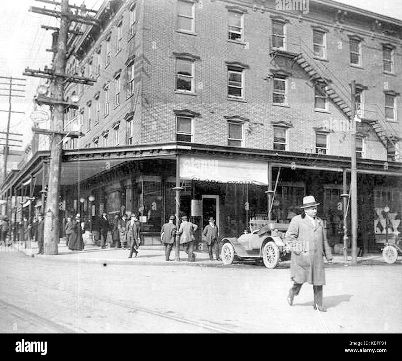 1910 Globe Store NW Corner Center Square Allentown PA Stock Photo - Alamy