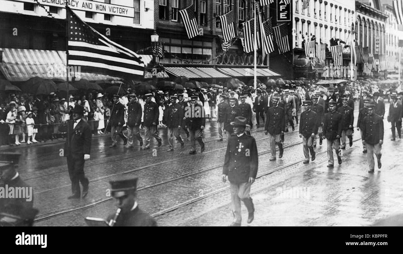 1919 World War I Victory Parade 800 Block Hamilton Street Hess Brothers ...