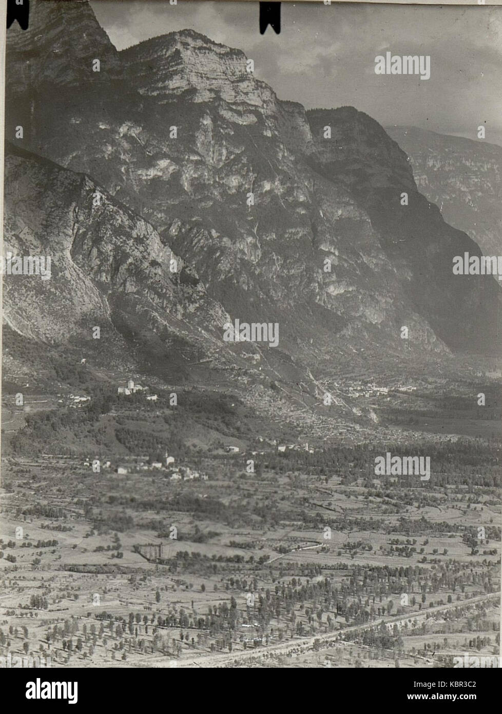 War zone visuals hi-res stock photography and images - Alamy
