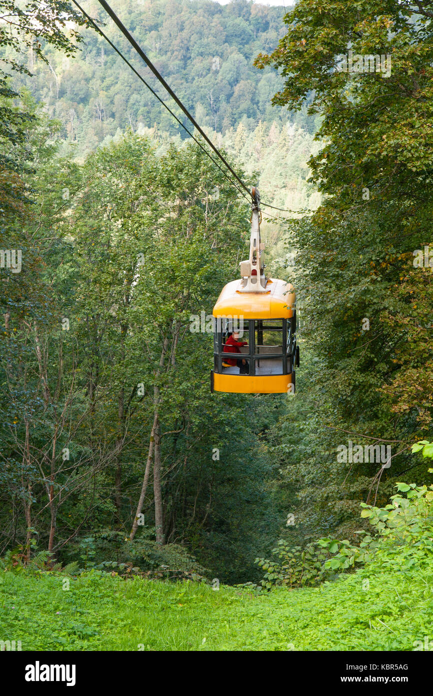 Green ropeway cabin hi-res stock photography and images - Alamy