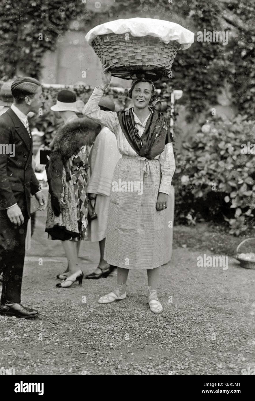 Escenas de la fiesta de la Beneficencia en la Torre Satrustegui (3 de ...