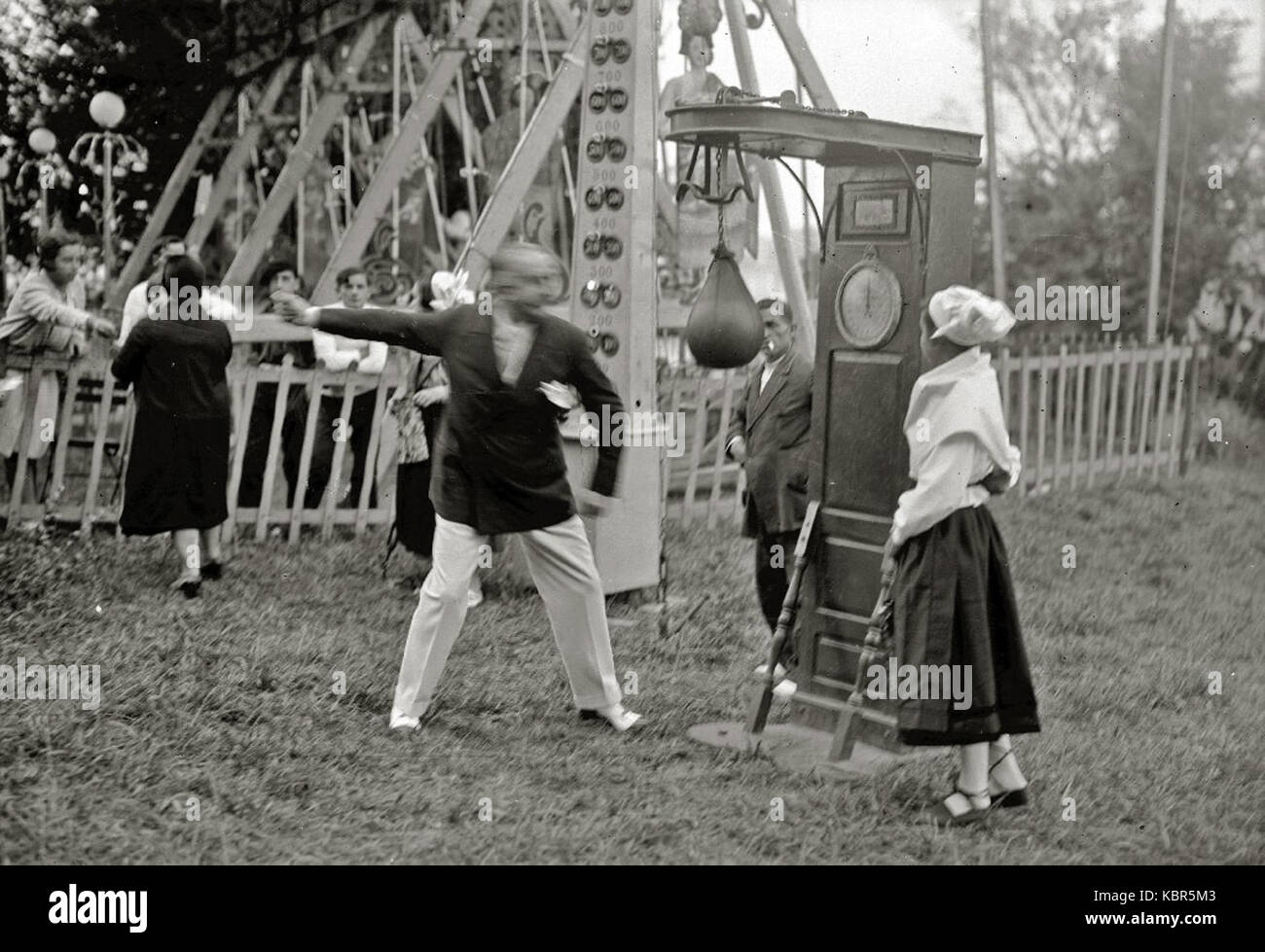 Escenas de la fiesta de la Beneficencia en la Torre Satrustegui (2 de ...