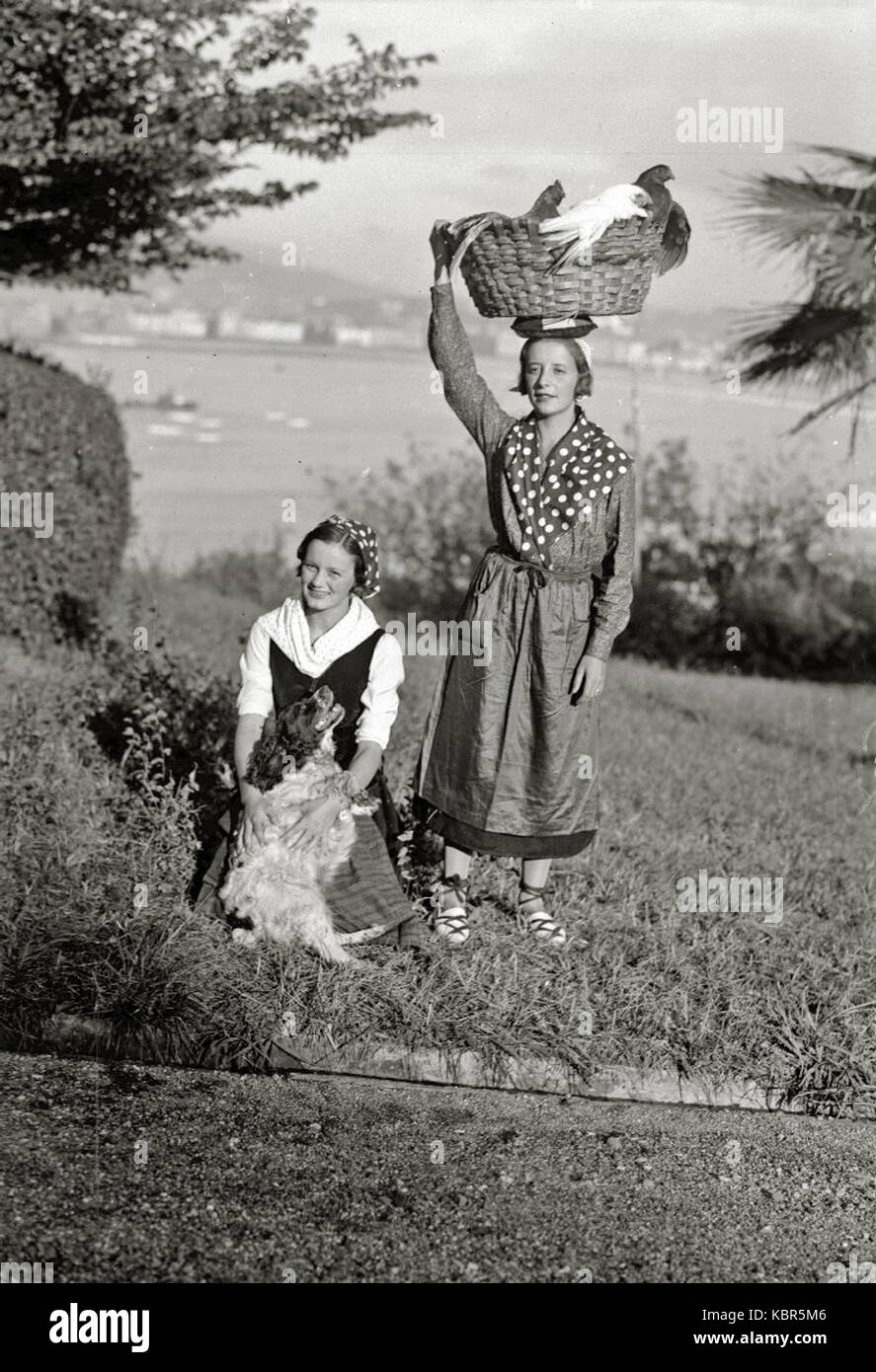 Escenas de la fiesta de la Beneficencia en la Torre Satrustegui (13 de ...