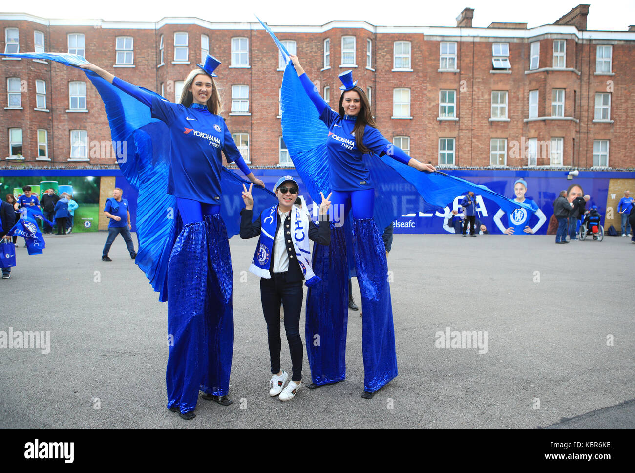 Fan poses photograph hi-res stock photography and images - Alamy