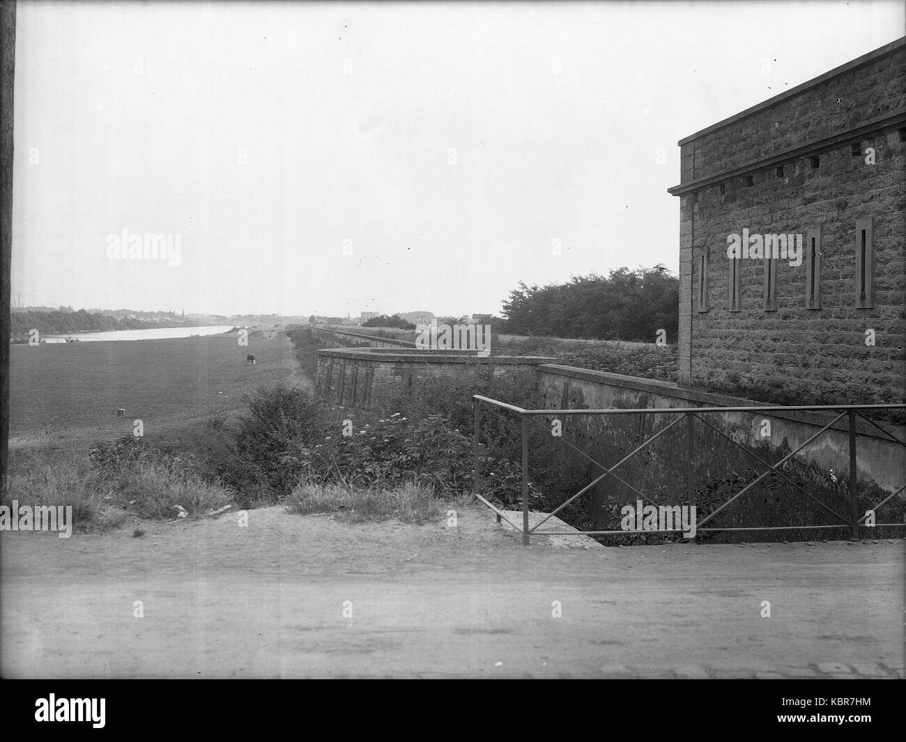 This image depicts the fortifications of Vaulx, specifically the ...