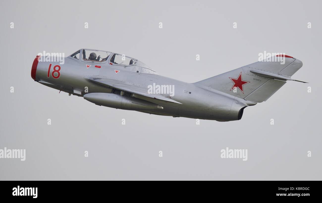 Mikoyan gurevich mig 15 fighter jet in flight hi-res stock photography ...