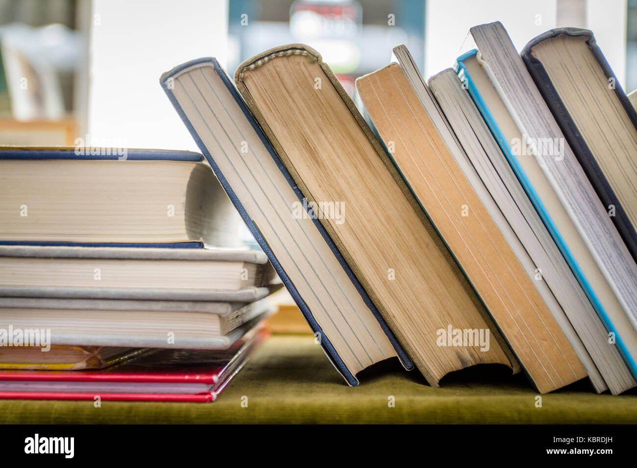 Vintage street book market hi-res stock photography and images - Alamy
