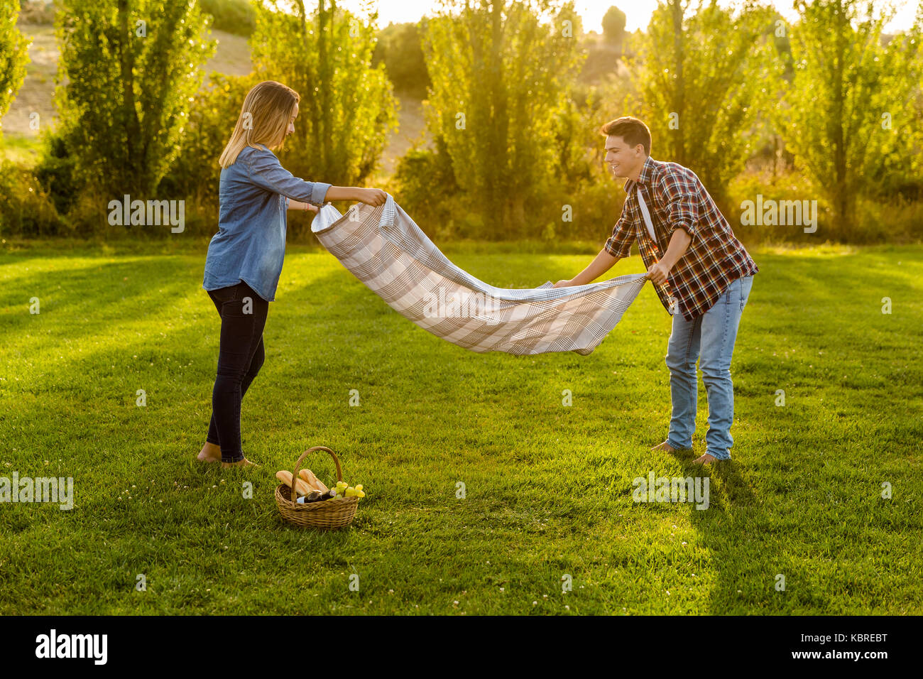 Happy couple getting ready for a picnic Stock Photo - Alamy