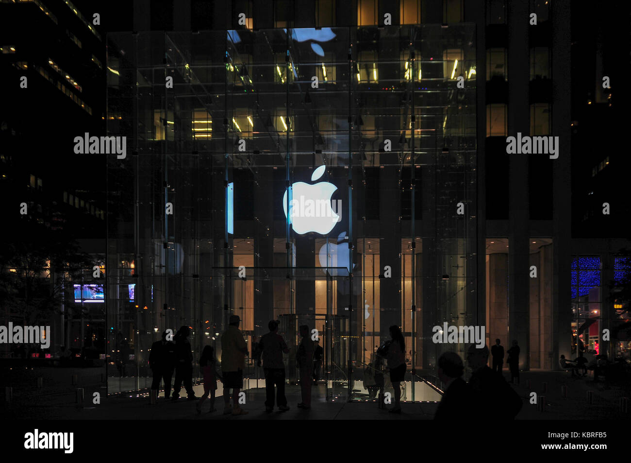 New York City - June 25, 2008: Flagship Apple Store on Fifth Avenue in ...