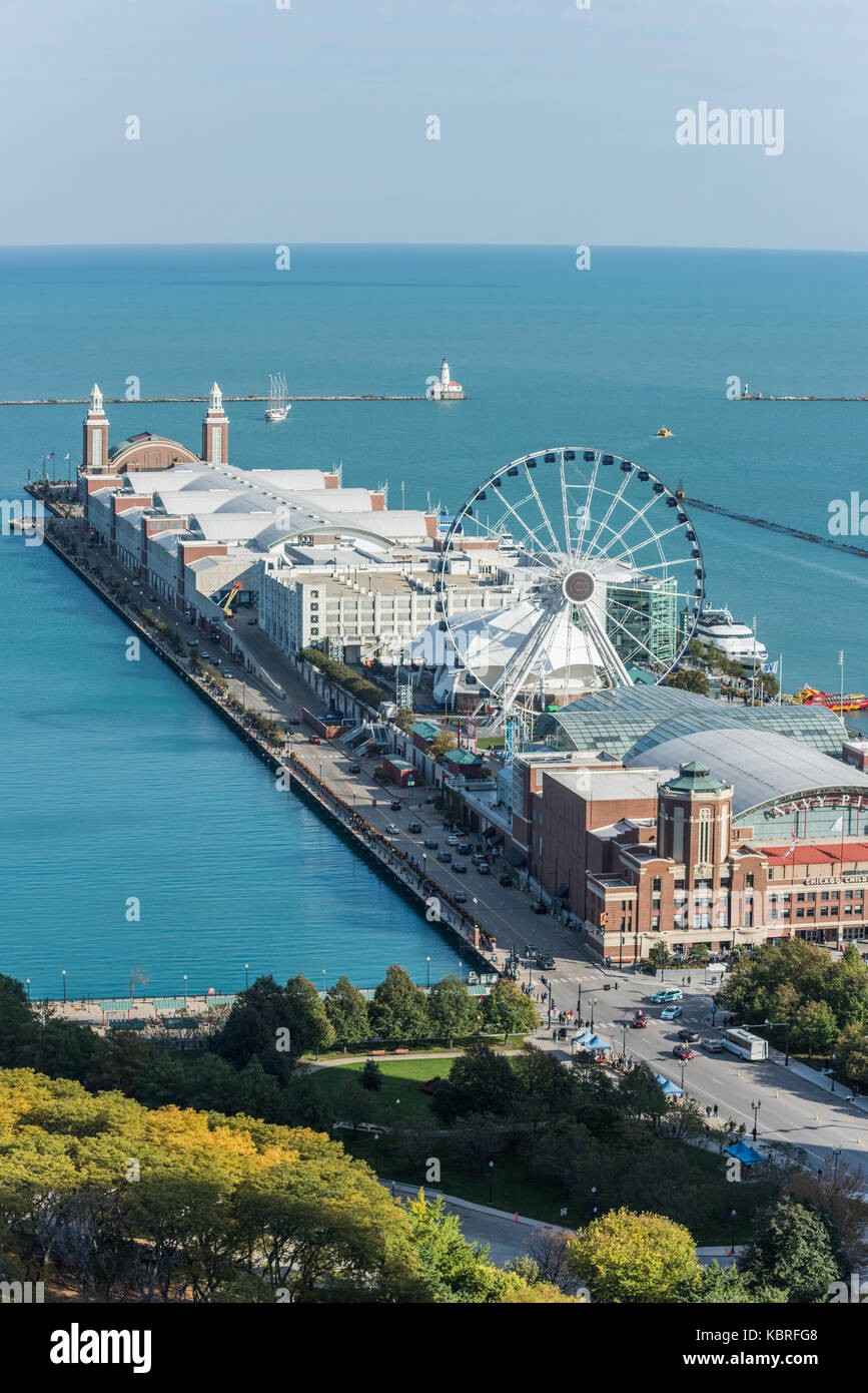 Aerial view of Navy Pier and Lake Michigan Stock Photo - Alamy