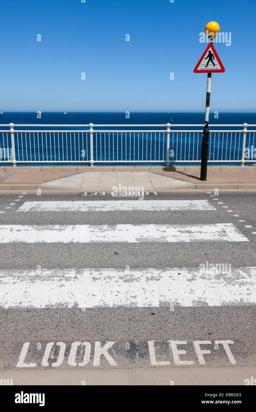 Look left street hi-res stock photography and images - Alamy
