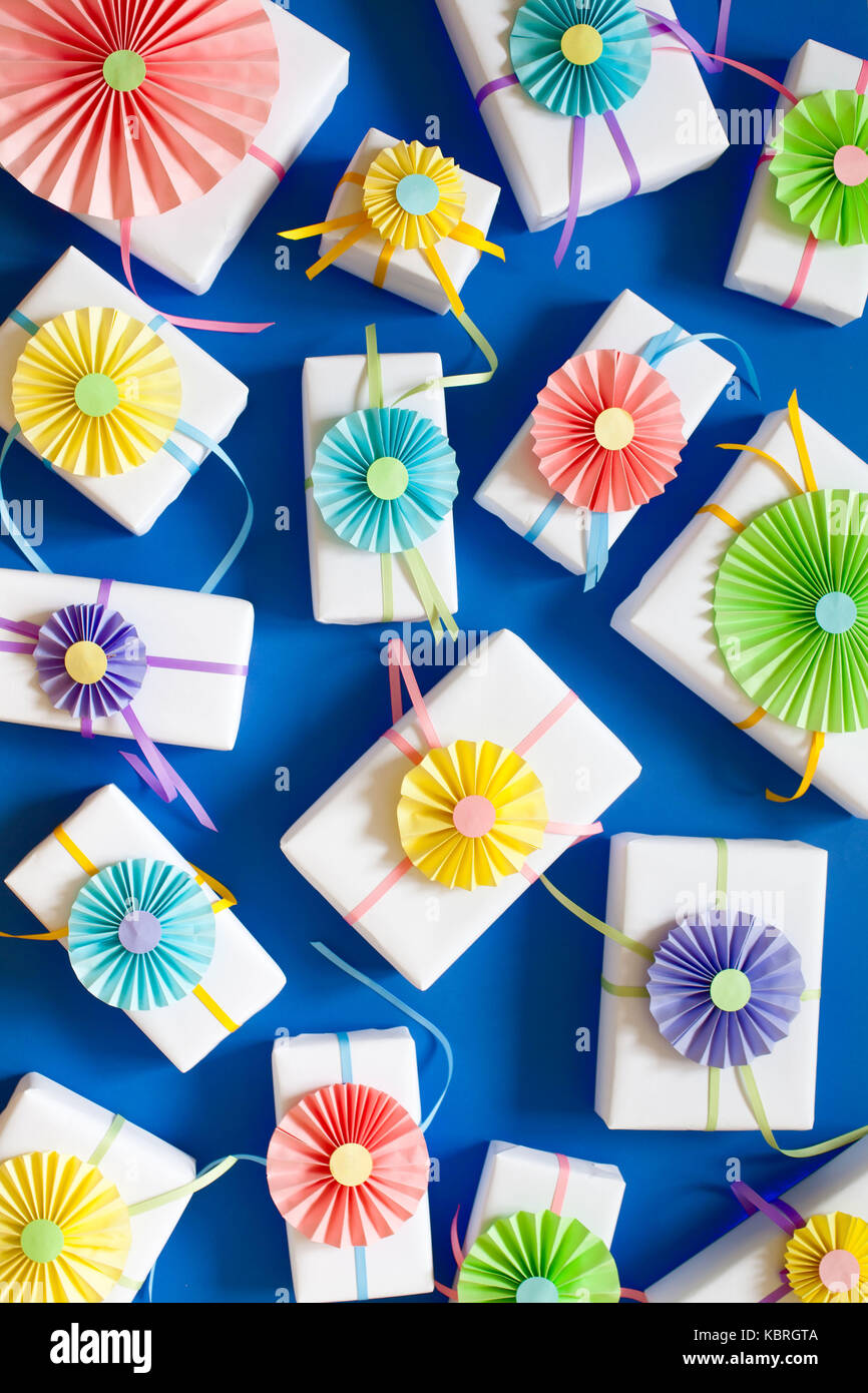 Blue background. Many gifts of different sizes. White gift boxes Stock ...