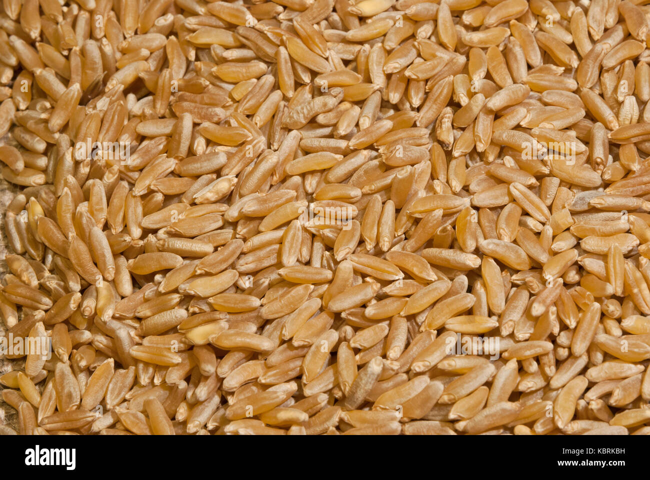 Uncoocked raw brown rice Stock Photo - Alamy