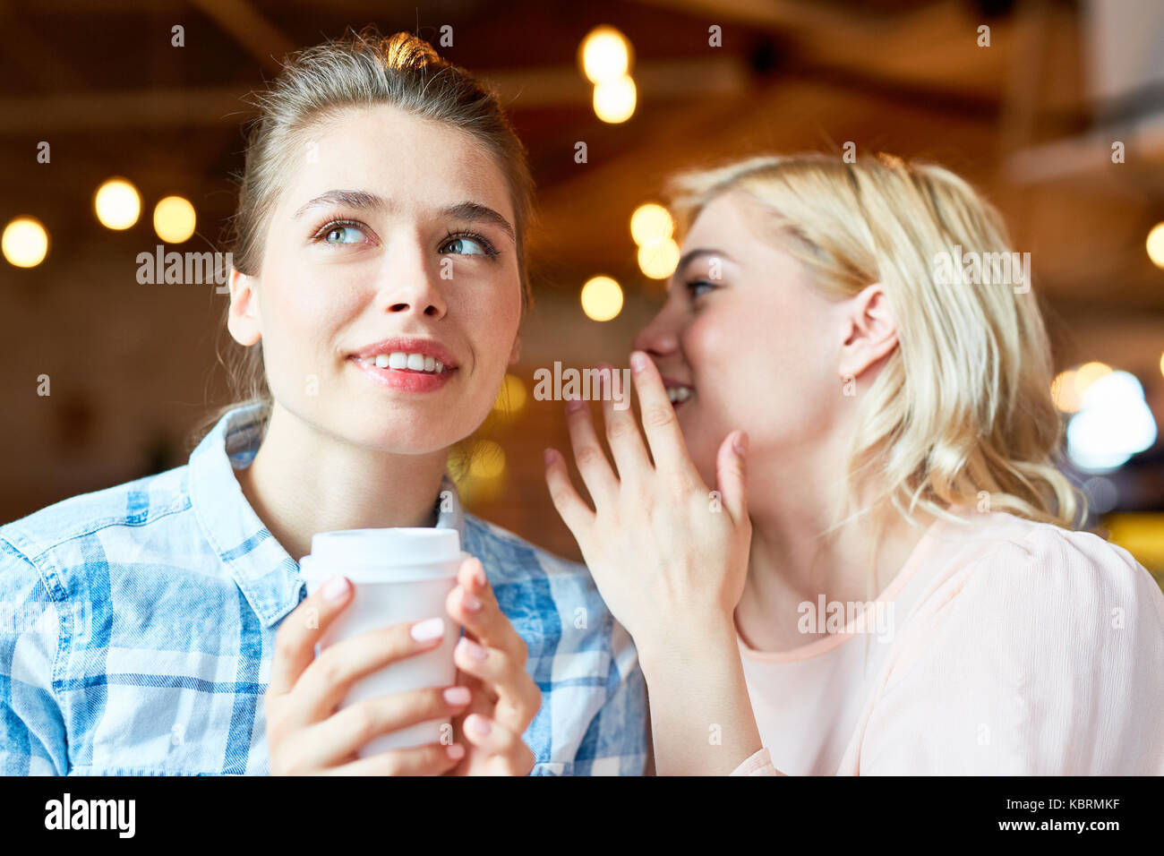 Teamwork sharing hi-res stock photography and images - Alamy