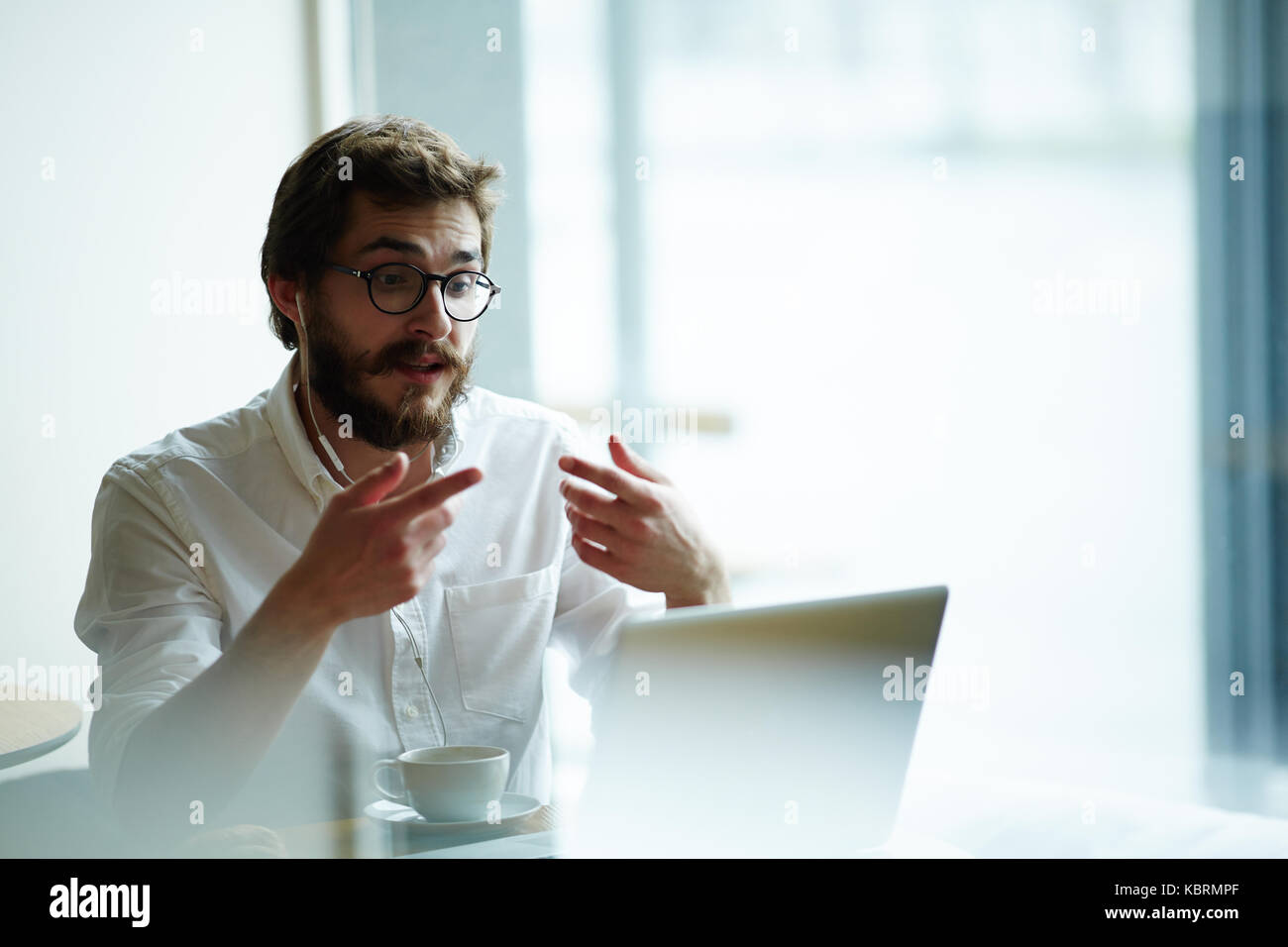 Applicant interview video call hi-res stock photography and images - Alamy