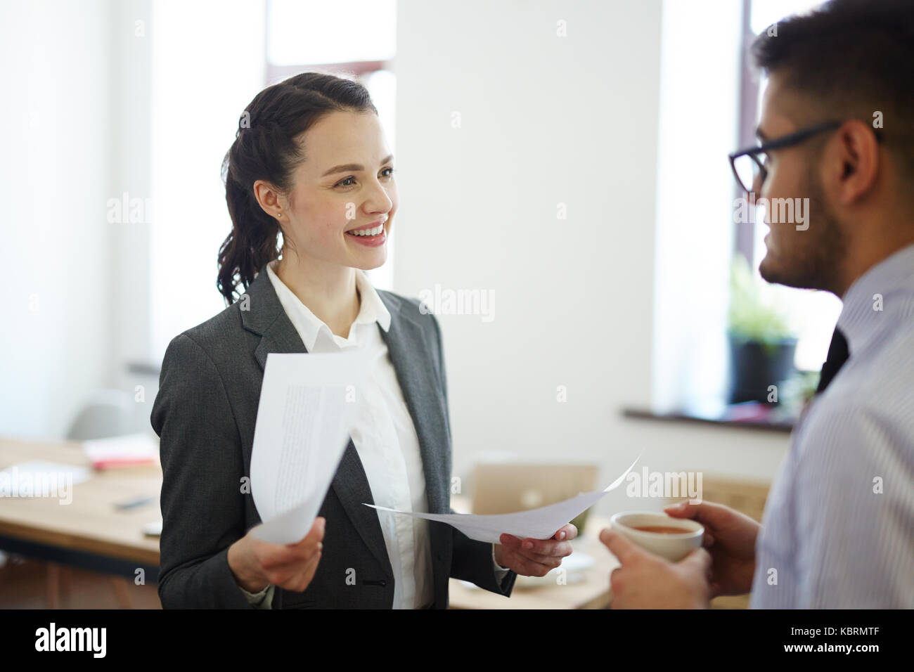 Economists talking hi-res stock photography and images - Alamy