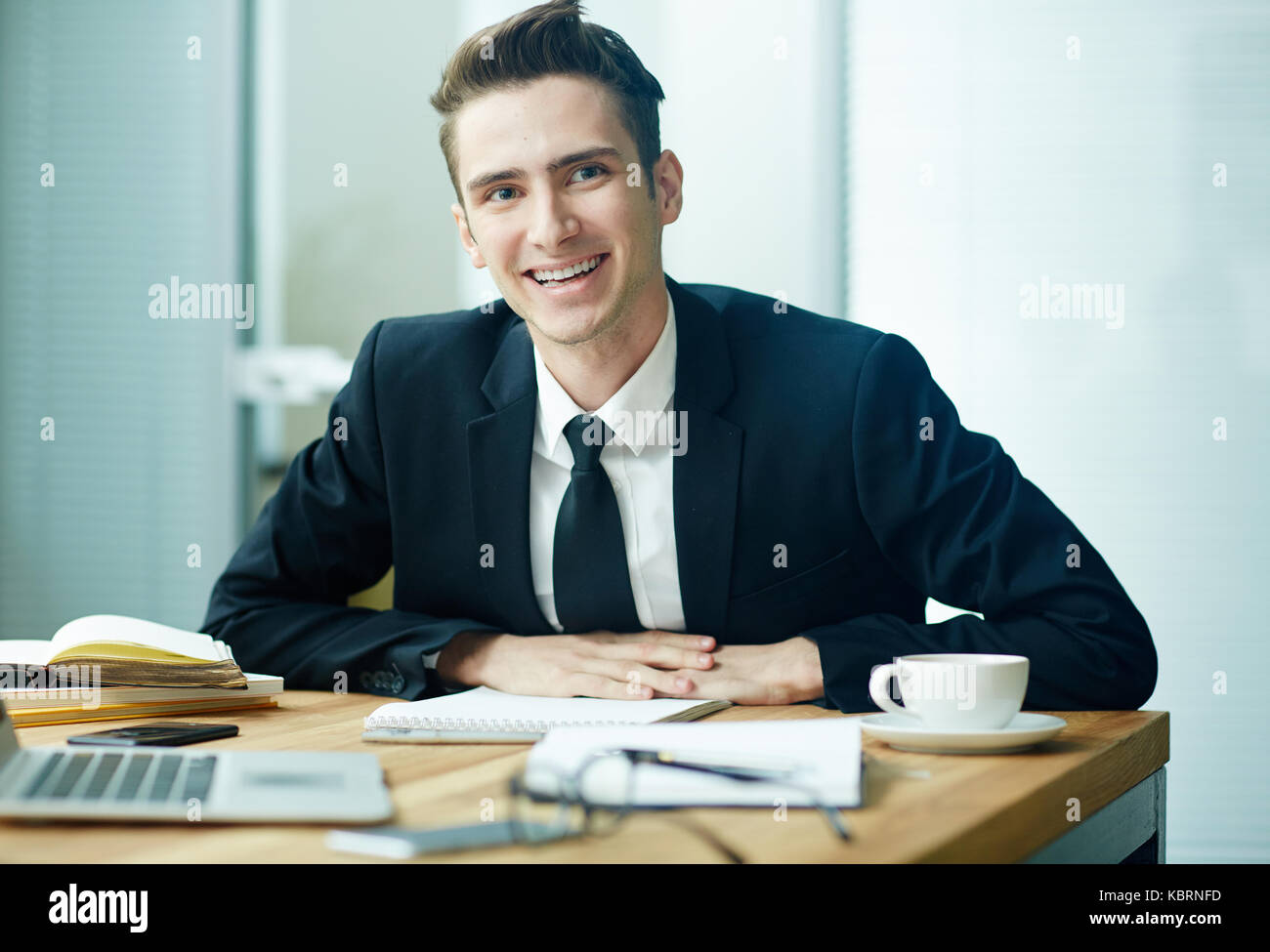Successful office worker hi-res stock photography and images - Alamy