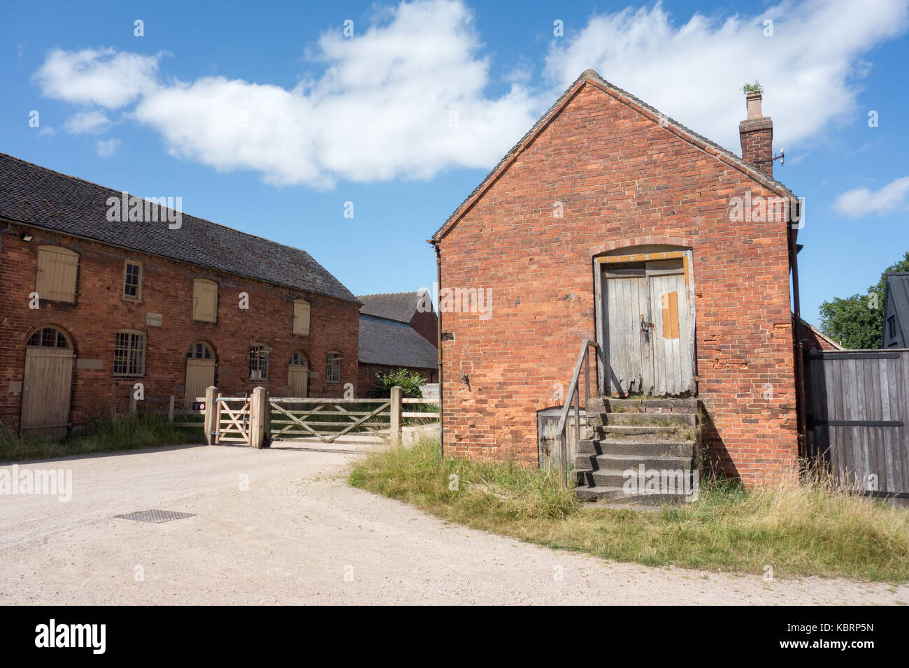 English stables hi-res stock photography and images - Alamy