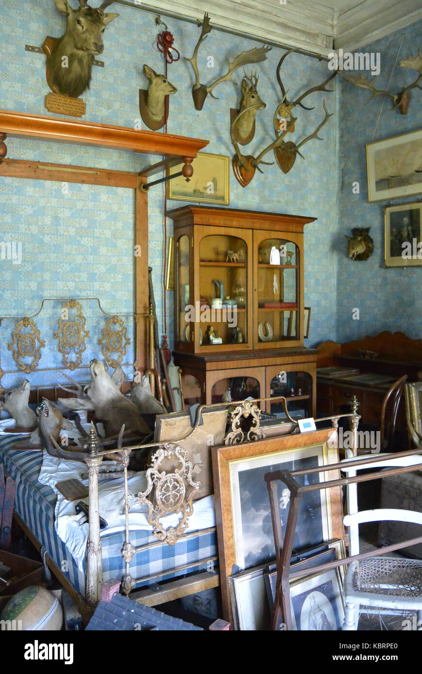 Bedroom in English stately home Stock Photo - Alamy