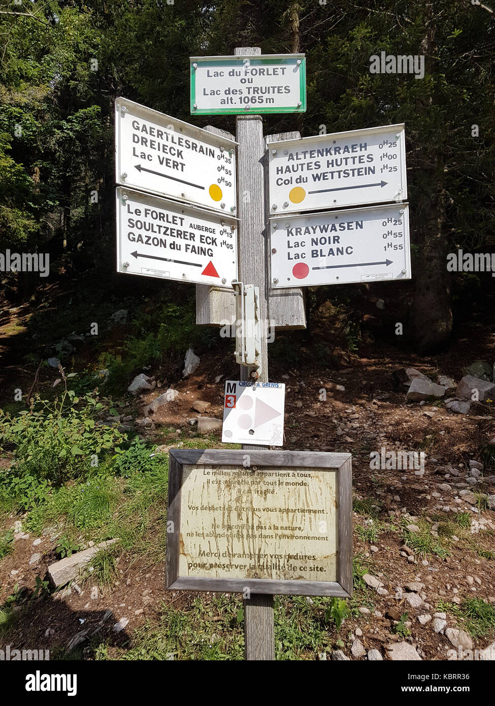 Hiking route signs hi-res stock photography and images - Alamy