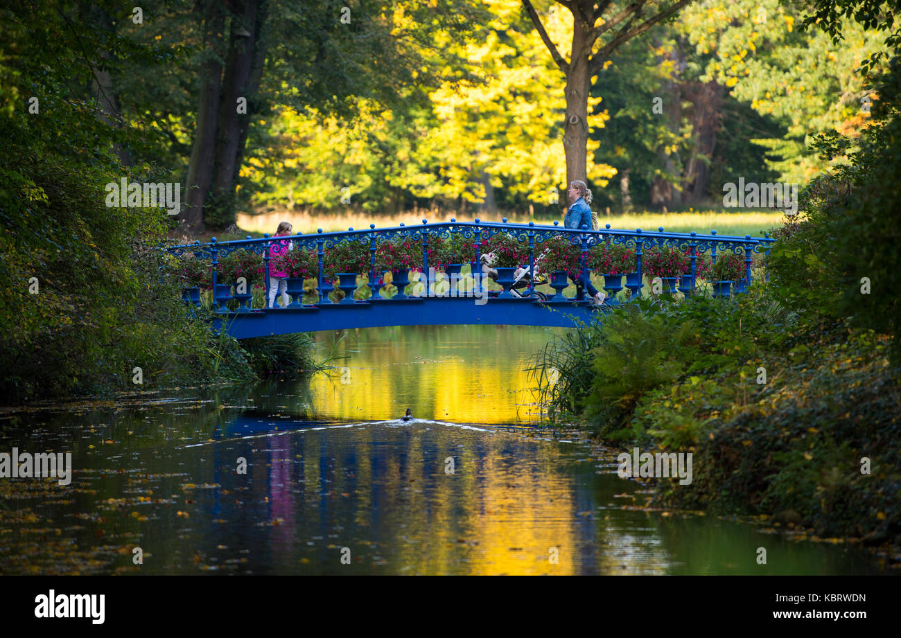 Passerbys cross a bridge in the Fuerst-Pueckler-Park in Bad Muskau ...