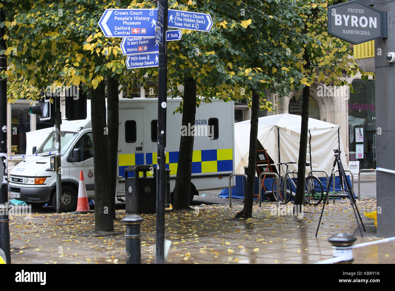 Crime scene investigators outside hi-res stock photography and images ...