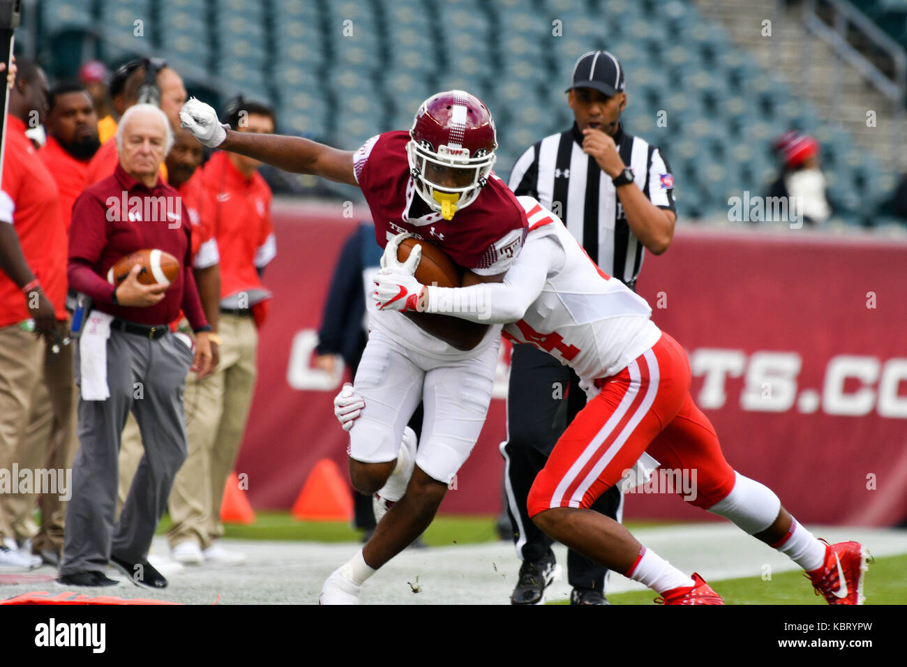 Philadelphia, Pennsylvania, USA. 30th Sep, 2017. Temple's ISAIAH WRIGHT ...
